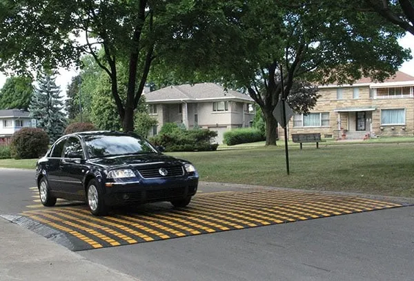 Fungsi Speed Table dalam Mengurangi Kecepatan Pengendara | Berita ...